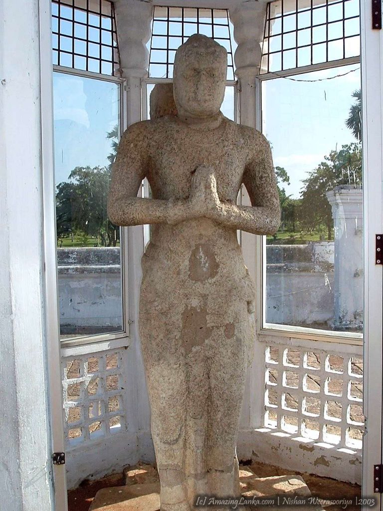 Statues Around Ruwanweli Maha Seya Stupa | AmazingLanka.com