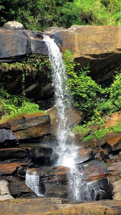 Thaliya Wetuna Ella Falls (Alakola Ella) | AmazingLanka.com