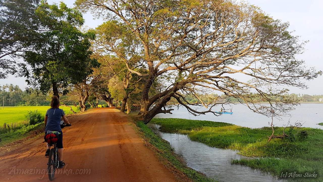 Weerawila Reservoir of Tissamaharama | AmazingLanka.com