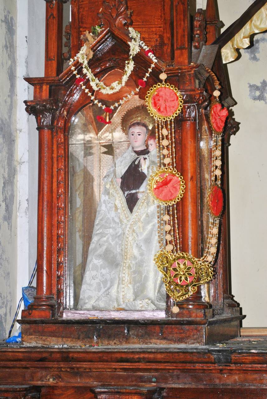 Ruins of the Manalkadu Dutch Church in Jaffna | AmazingLanka.com