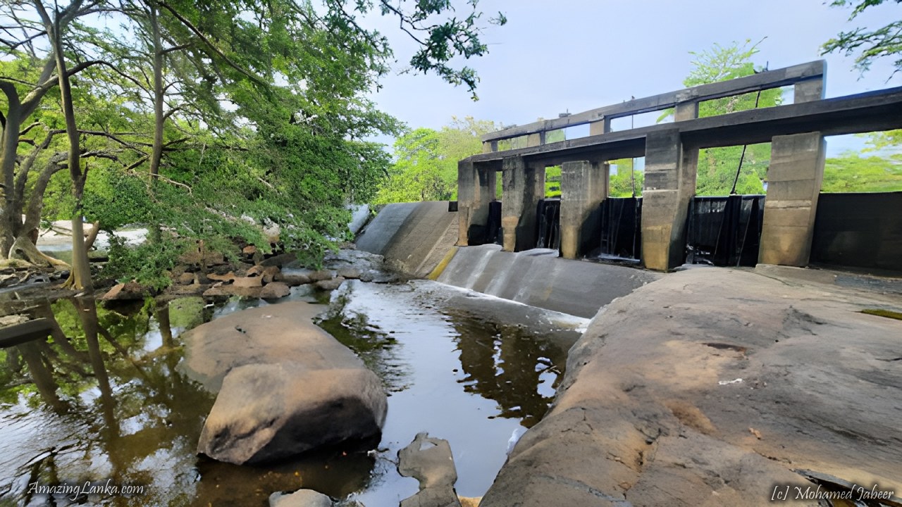 Allekattu Amuna across Kalaru River | AmazingLanka.com