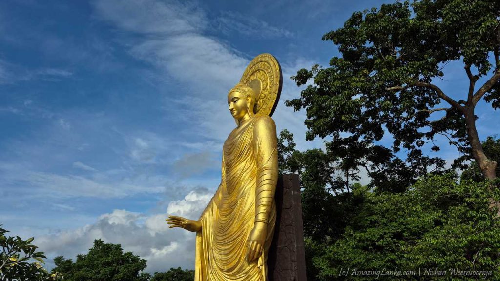 Athugala Viharaya and the Buddha Statue | AmazingLanka.com