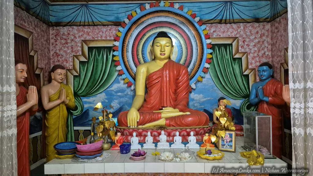 Athugala Viharaya and the Buddha Statue | AmazingLanka.com