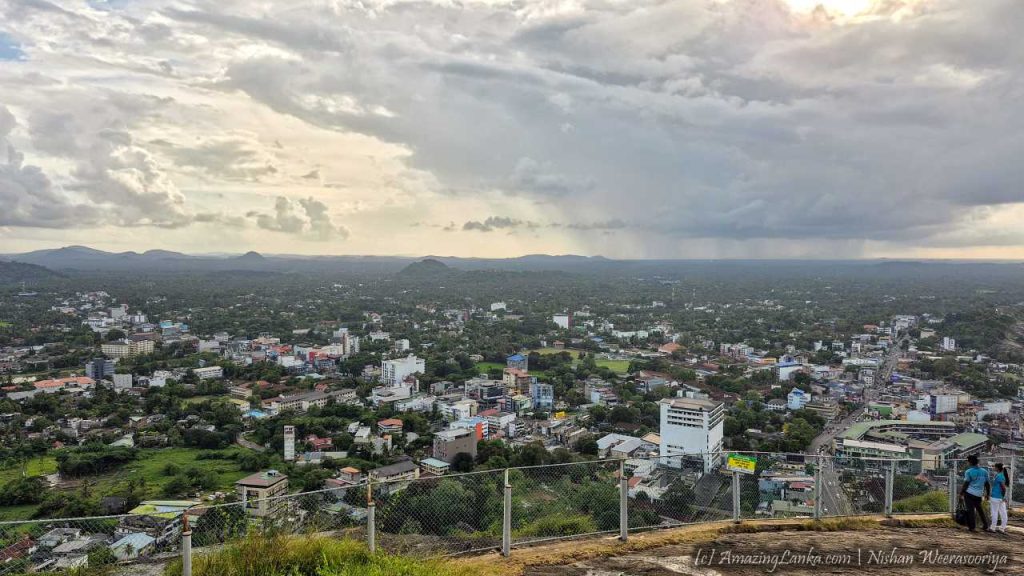 Athugala Viharaya and the Buddha Statue | AmazingLanka.com