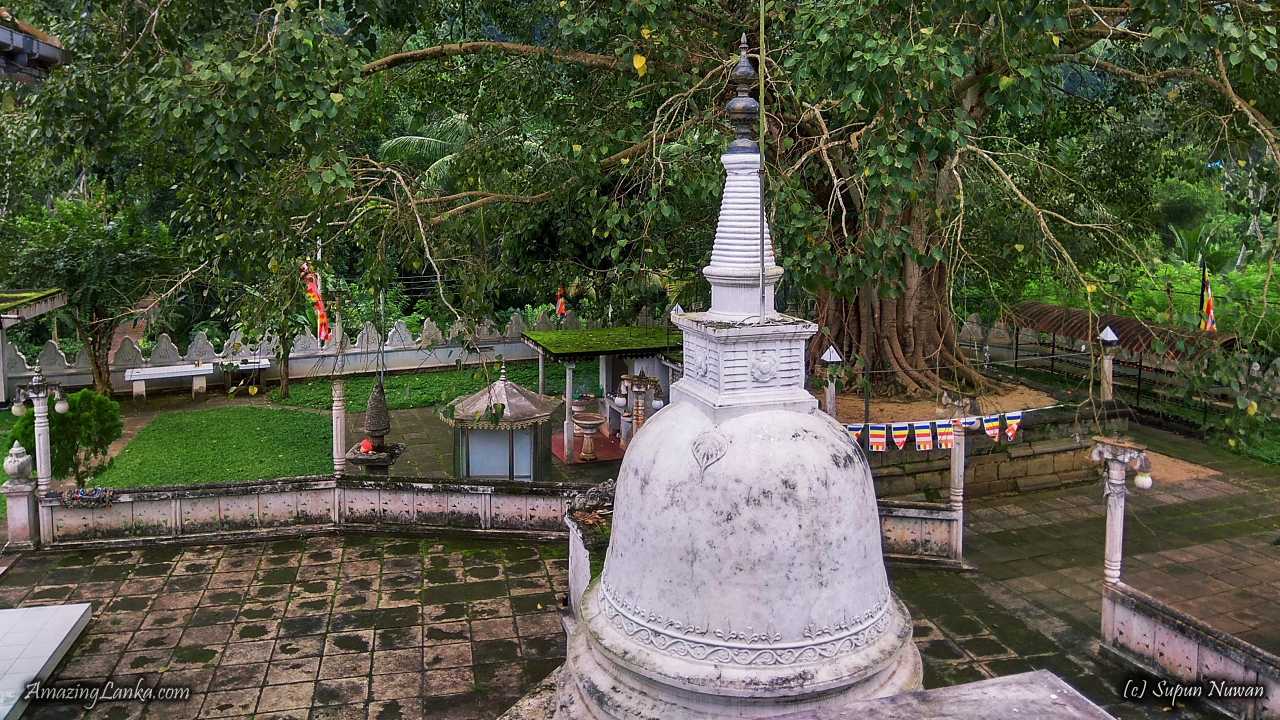 Wathura Rajamaha Viharaya in Kegalle | AmazingLanka.com